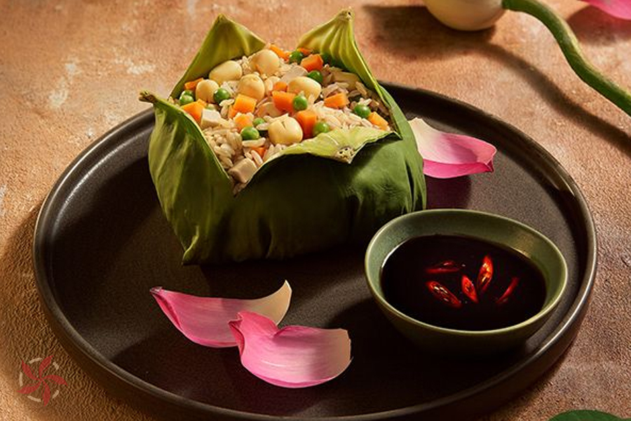 Xôi gà chân châu hấp lá sen - CHU DIMSUM HOUSE